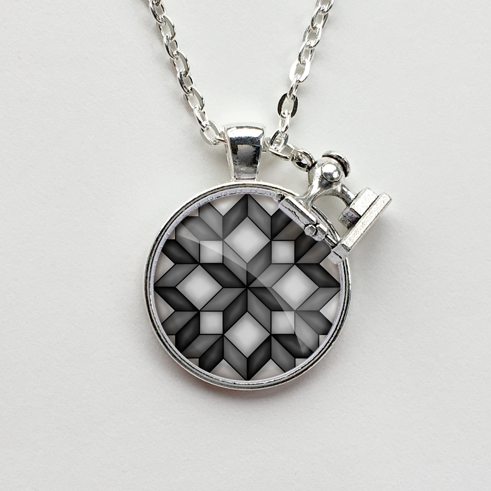 Circular Carpenter Star Quilt Block Necklace | Patchwork Pendants